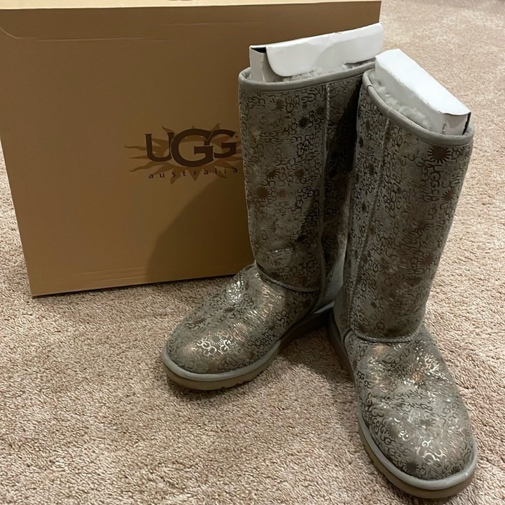 Ugg Women’s Classic Taupe Tall Fancy Boot Size 6 - Gem